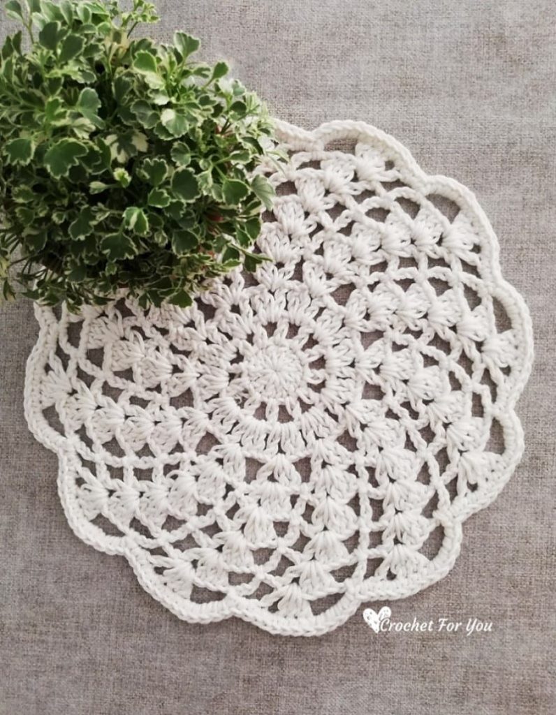 Sweet Easy Crochet Lace Doilies - Pattern Center